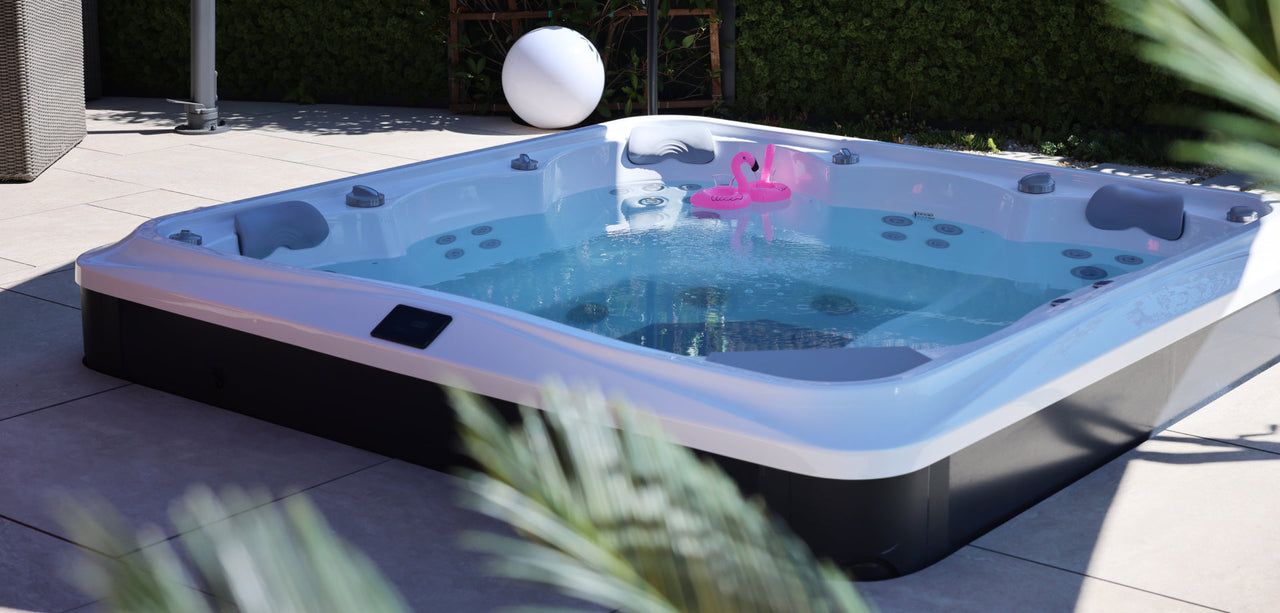 Neu 2025: Swim Spa Mirna Serie in Semi-Inground-Bauweise